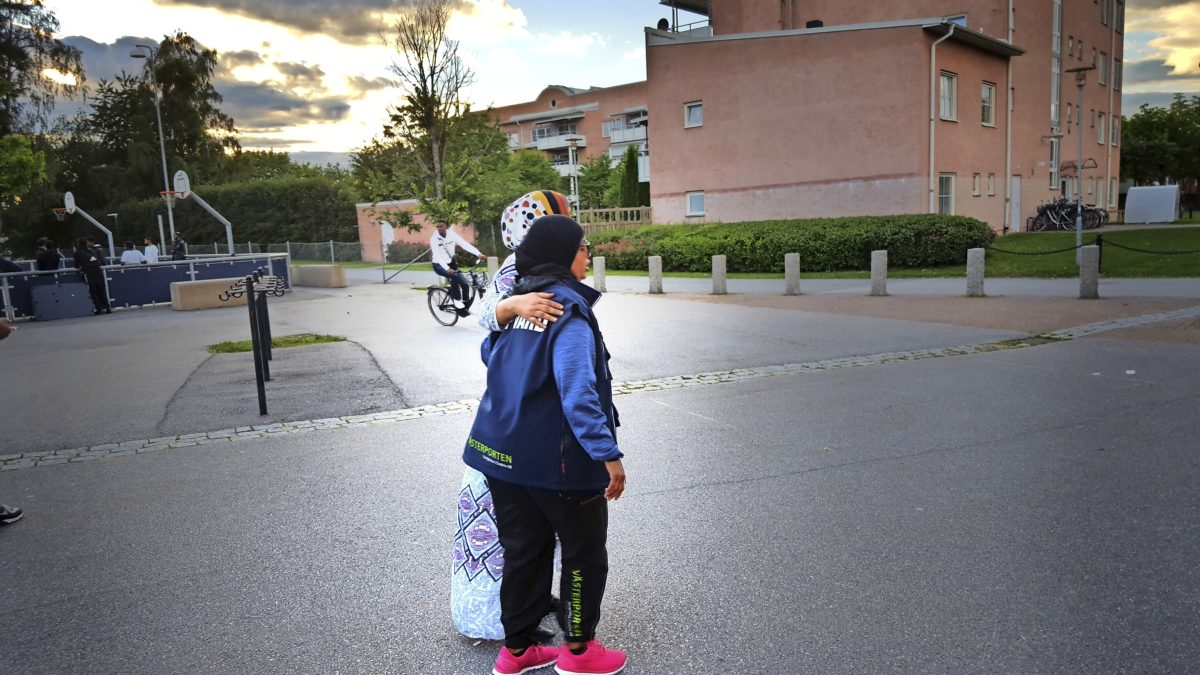 Farhiyo jobbar med hjärtat i Vivalla - skapar trygghet genom att störa ...