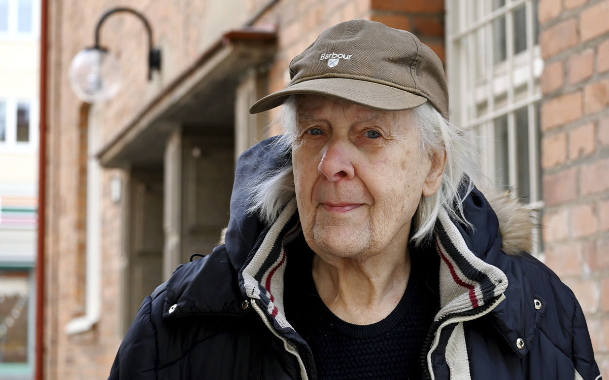 Curt larmade om hjärtinfarkt – ambulanspersonal kom inte in i porten ...