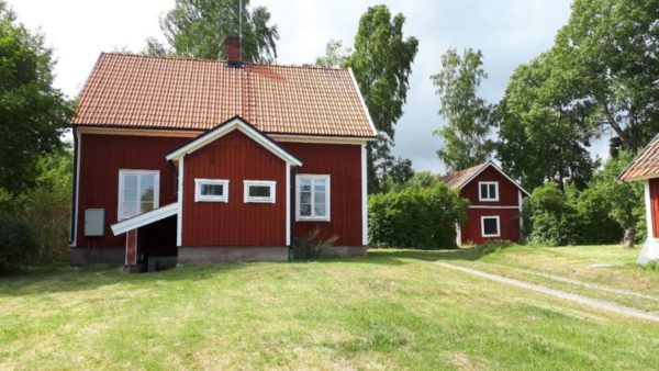 Vinsten: ett rött hus med vita knutar när hyreskontrakt utlottas - Hem ...