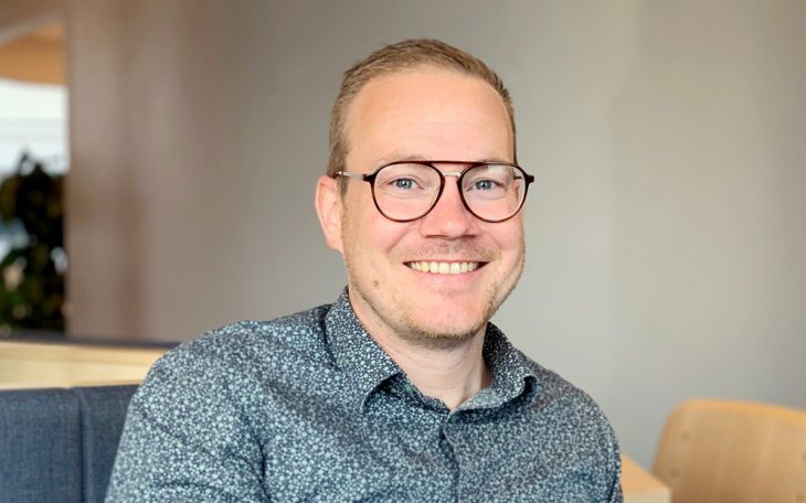 Här rotar värden igenom hyresgästernas sopor – se filmen: ”Kan läsa vår ...