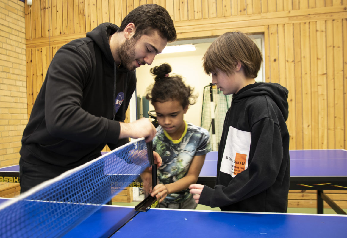 Här jobbar lokalbefolkningen stenhårt för att undvika polisens lista: ”Idrott kan vända trenden ...