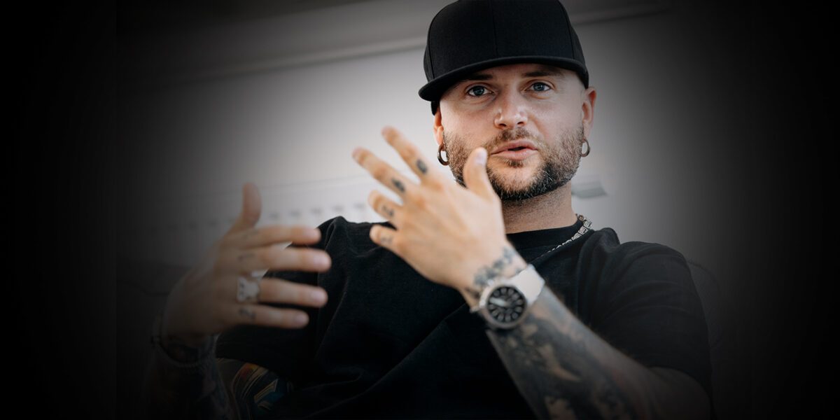 Mellostjärnan Chris Adam tog sig upp från djupaste botten: "Tänker ha ...